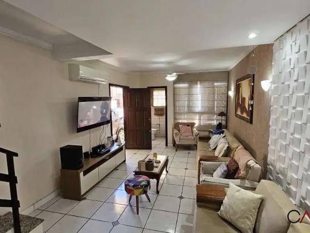 Casa / Sobrado para Venda em Porto Alegre/RS Santo Antônio 4 Quartos