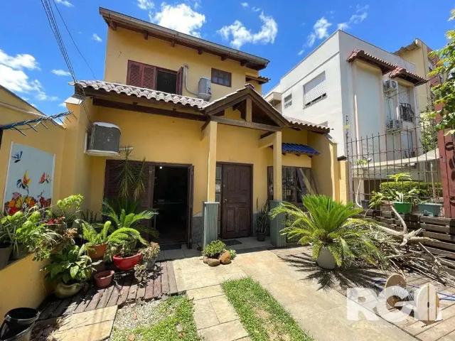 Casa / Sobrado para Venda em Porto Alegre/RS Santo Antônio 4 Quartos