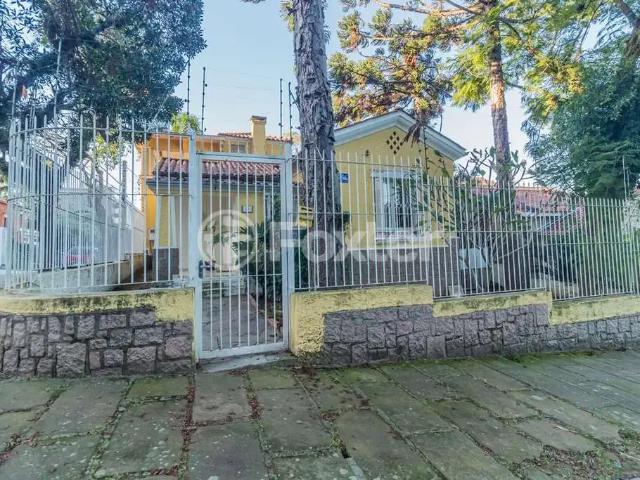 Casa / Sobrado para Venda em Porto Alegre/RS Santo Antônio 4 Quartos