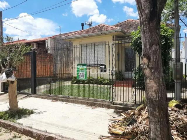 Casa / Sobrado para Venda em Porto Alegre/RS Sarandi 2 Quartos