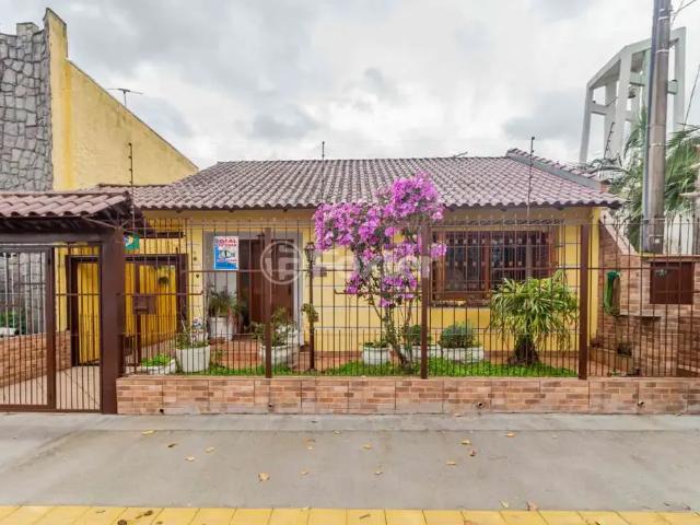 Casa / Sobrado para Venda em Porto Alegre/RS Sarandi 2 Quartos