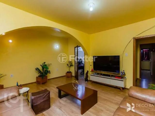 Casa / Sobrado para Venda em Porto Alegre/RS Sarandi 2 Quartos
