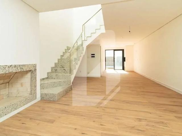 Casa / Sobrado para Venda em Porto Alegre/RS Sarandi 3 Quartos