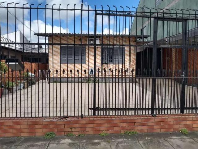 Casa / Sobrado para Venda em Porto Alegre/RS Sarandi 3 Quartos