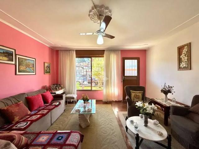 Casa / Sobrado para Venda em Porto Alegre/RS Sarandi 3 Quartos