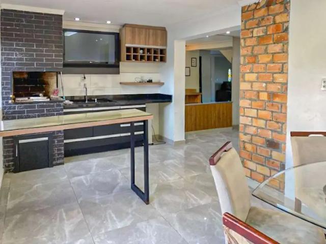 Casa / Sobrado para Venda em Porto Alegre/RS Sarandi 3 Quartos