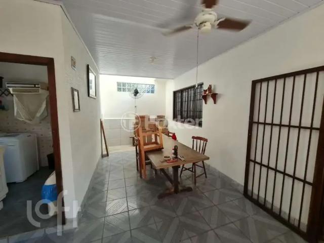 Casa / Sobrado para Venda em Porto Alegre/RS Sarandi 3 Quartos