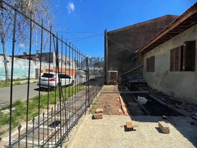 Casa / Sobrado para Venda em Porto Alegre/RS Sarandi 3 Quartos