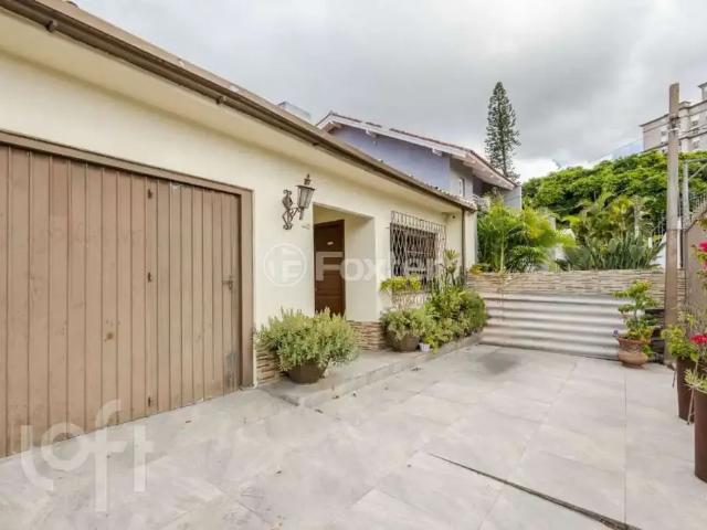 Casa / Sobrado para Venda em Porto Alegre/RS Sarandi 3 Quartos