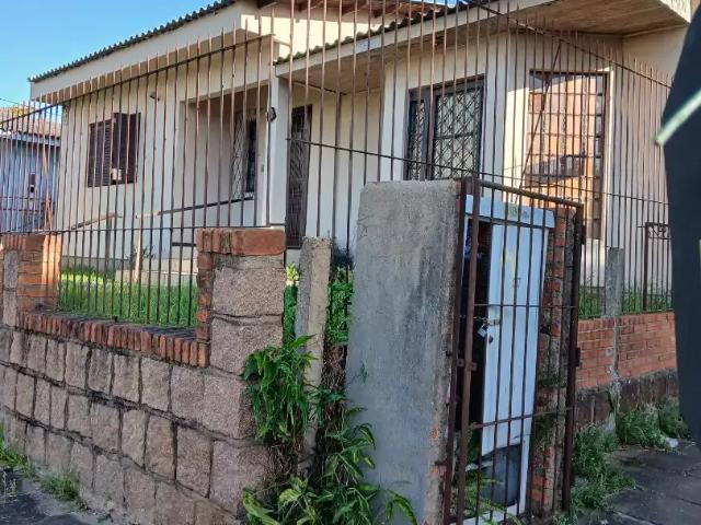 Casa / Sobrado para Venda em Porto Alegre/RS Sarandi 3 Quartos