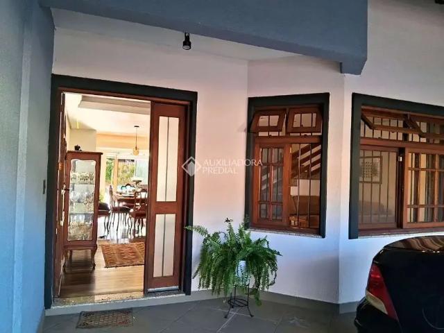 Casa / Sobrado para Venda em Porto Alegre/RS Sarandi 3 Quartos