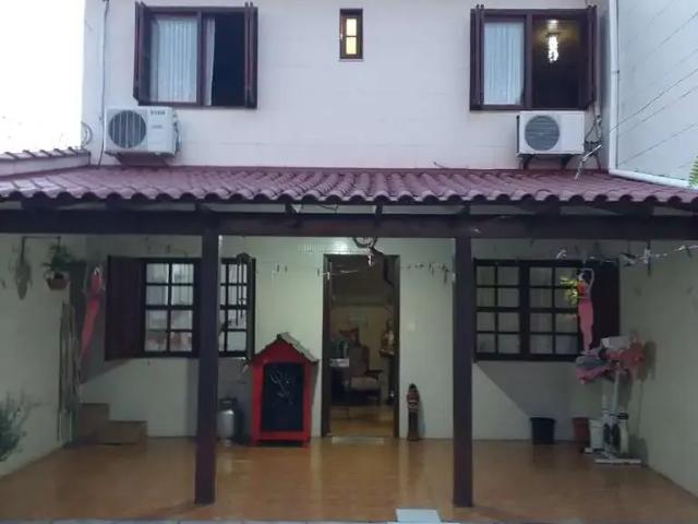Casa / Sobrado para Venda em Porto Alegre/RS Sarandi 3 Quartos