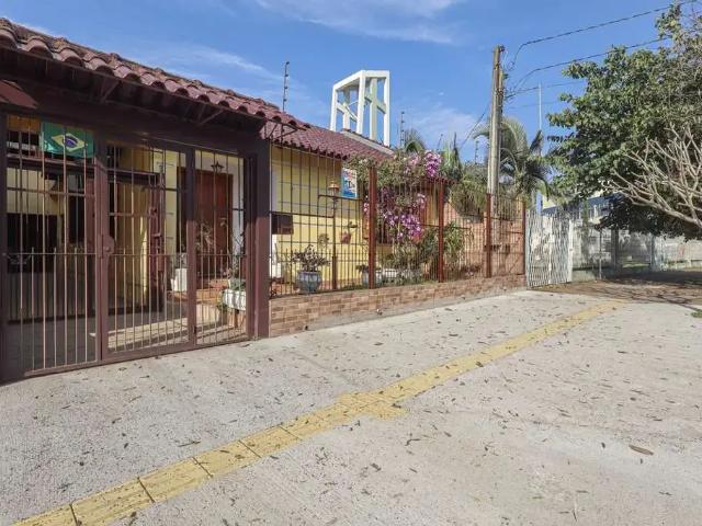 Casa / Sobrado para Venda em Porto Alegre/RS Sarandi 3 Quartos