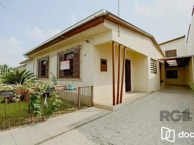 Casa / Sobrado para Venda em Porto Alegre/RS Sarandi 4 Quartos