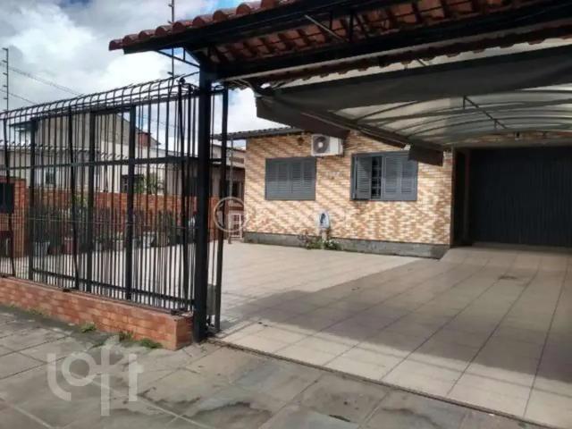 Casa / Sobrado para Venda em Porto Alegre/RS Sarandi 4 Quartos