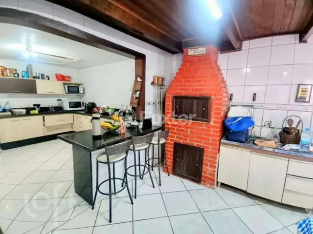 Casa / Sobrado para Venda em Porto Alegre/RS Sarandi 4 Quartos