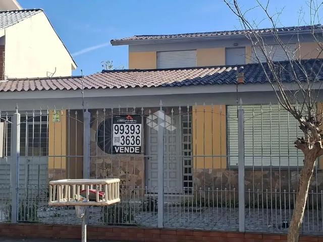 Casa / Sobrado para Venda em Porto Alegre/RS Sarandi 4 Quartos
