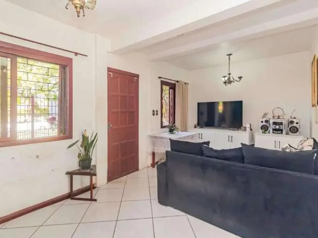 Casa / Sobrado para Venda em Porto Alegre/RS Sarandi 4 Quartos