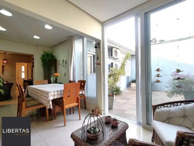 Casa / Sobrado para Venda em Porto Alegre/RS São Sebastião 4 Quartos