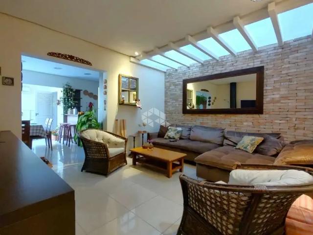 Casa / Sobrado para Venda em Porto Alegre/RS Sarandi 4 Quartos