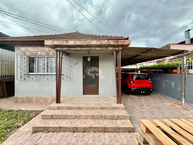 Casa / Sobrado para Venda em Porto Alegre/RS Sarandi 4 Quartos