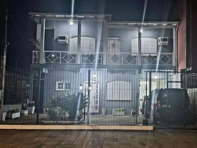 Casa / Sobrado para Venda em Porto Alegre/RS Sarandi 4 Quartos