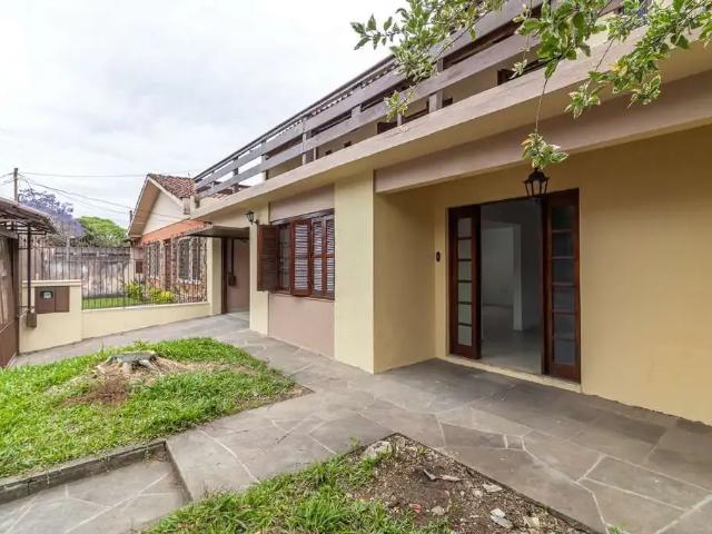 Casa / Sobrado para Venda em Porto Alegre/RS Sarandi 4 Quartos