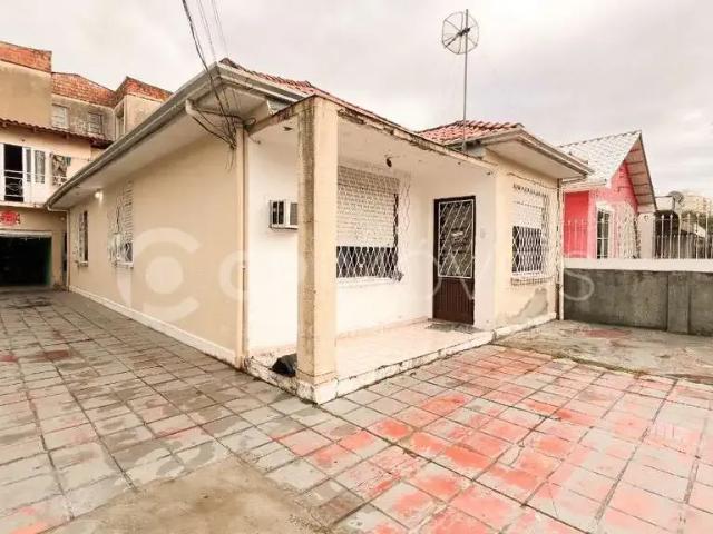 Casa / Sobrado para Venda em Porto Alegre/RS Sarandi 5 Quartos