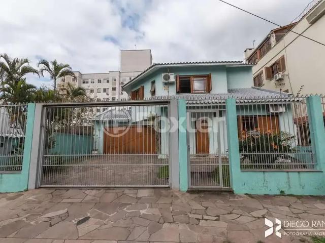 Casa / Sobrado para Venda em Porto Alegre/RS Sarandi 6 Quartos