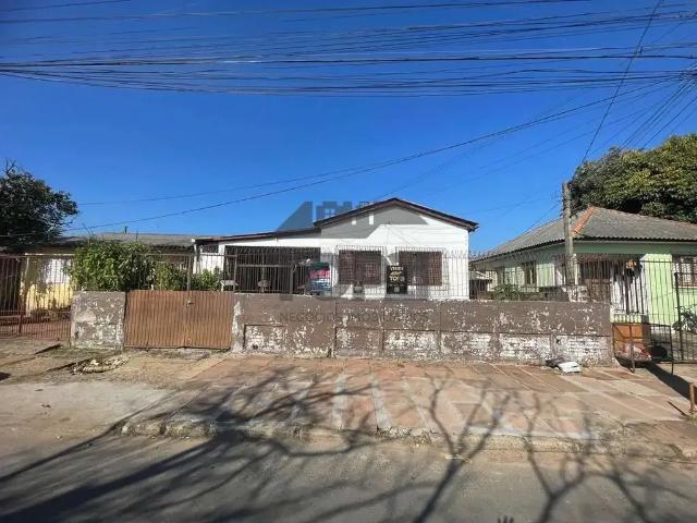 Casa / Sobrado para Venda em Porto Alegre/RS Sarandi 6 Quartos
