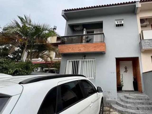 Casa / Sobrado para Venda em Porto Alegre/RS Serraria 4 Quartos