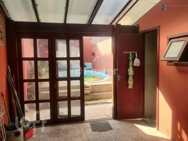 Casa / Sobrado para Venda em Porto Alegre/RS Serraria 4 Quartos