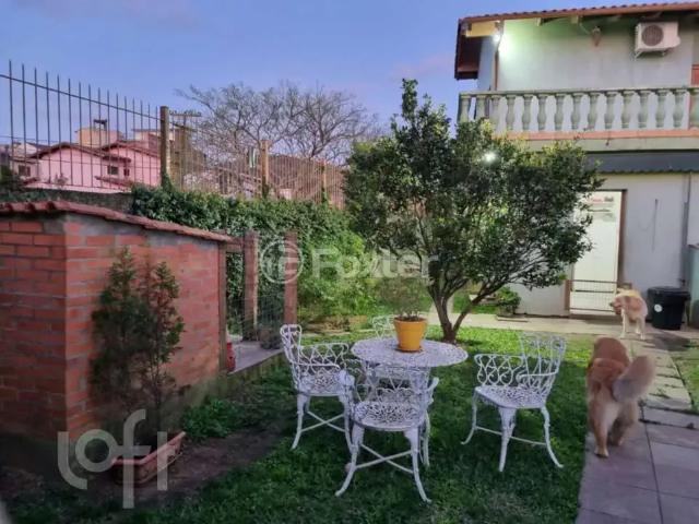 Casa / Sobrado para Venda em Porto Alegre/RS Serraria 4 Quartos