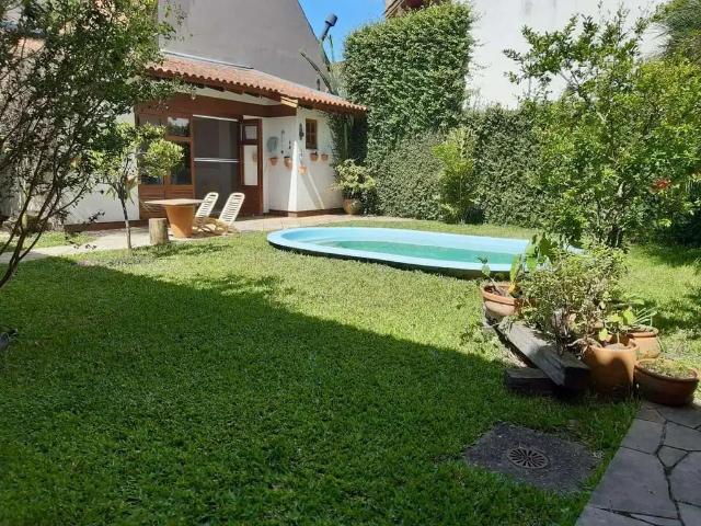 Casa / Sobrado para Venda em Porto Alegre/RS Serraria 3 Quartos