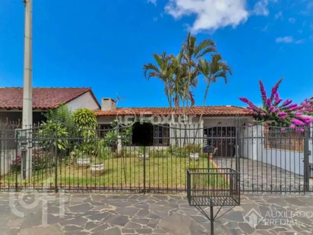 Casa / Sobrado para Venda em Porto Alegre/RS Serraria 3 Quartos