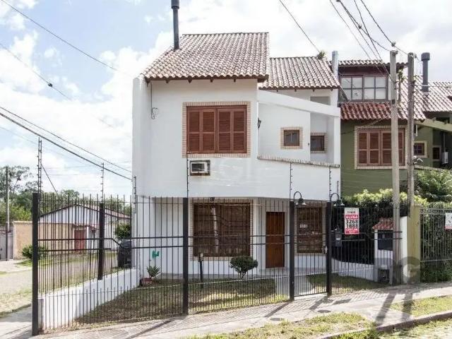 Casa / Sobrado para Venda em Porto Alegre/RS Serraria 3 Quartos