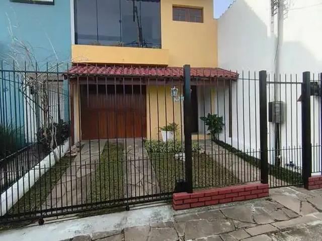 Casa / Sobrado para Venda em Porto Alegre/RS Serraria 3 Quartos