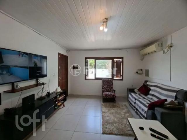 Casa / Sobrado para Venda em Porto Alegre/RS Serraria 3 Quartos