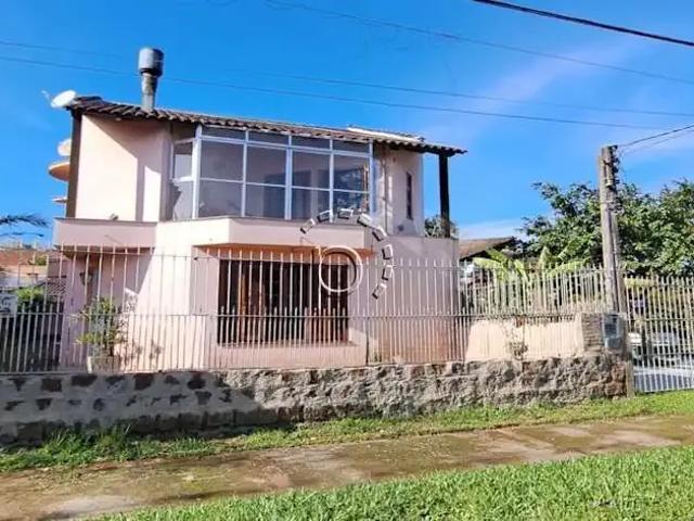 Casa / Sobrado para Venda em Porto Alegre/RS Serraria 3 Quartos