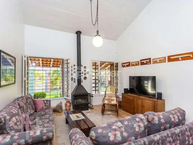 Casa / Sobrado para Venda em Porto Alegre/RS Serraria 3 Quartos