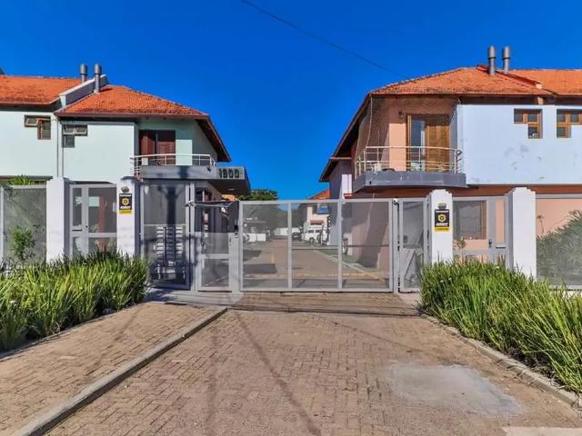 Casa / Sobrado para Venda em Porto Alegre/RS Serraria 3 Quartos