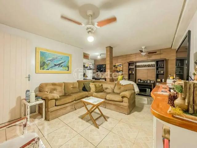Casa / Sobrado para Venda em Porto Alegre/RS Serraria 3 Quartos
