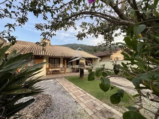 Casa / Sobrado para Venda em Porto Belo/SC Centro 3 Quartos