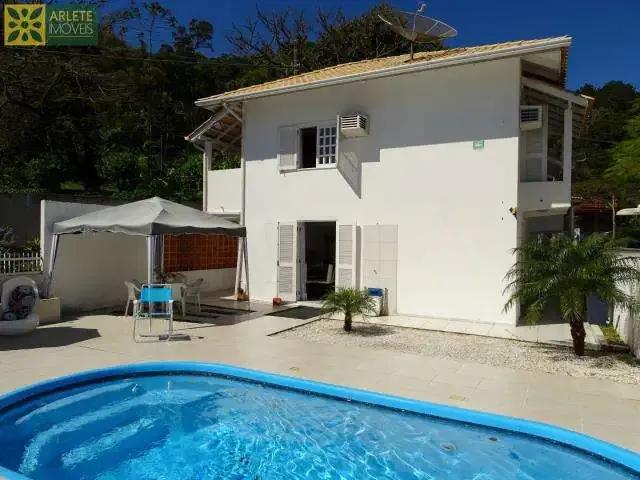 Casa / Sobrado para Venda em Porto Belo/SC Centro 3 Quartos