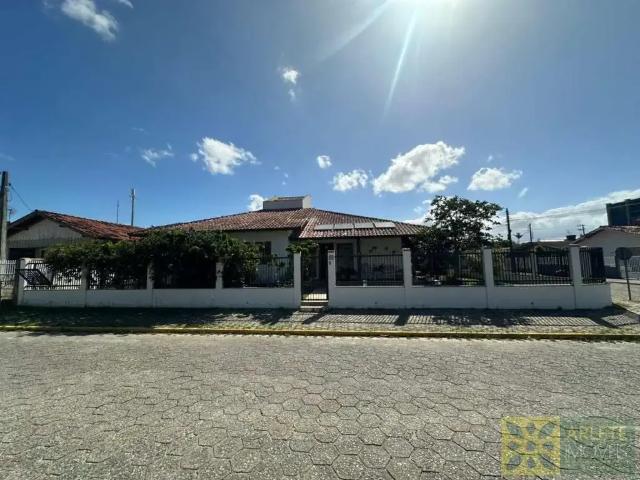 Casa / Sobrado para Venda em Porto Belo/SC Centro 3 Quartos