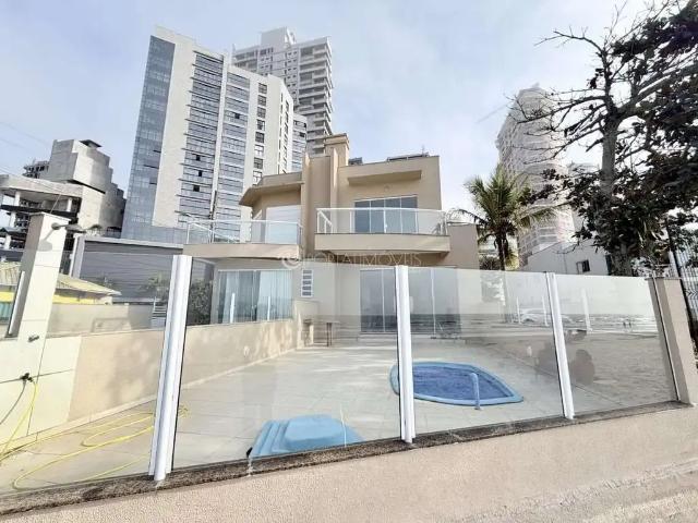 Casa / Sobrado para Venda em Porto Belo/SC Centro 3 Quartos