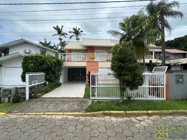 Casa / Sobrado para Venda em Porto Belo/SC Centro 4 Quartos