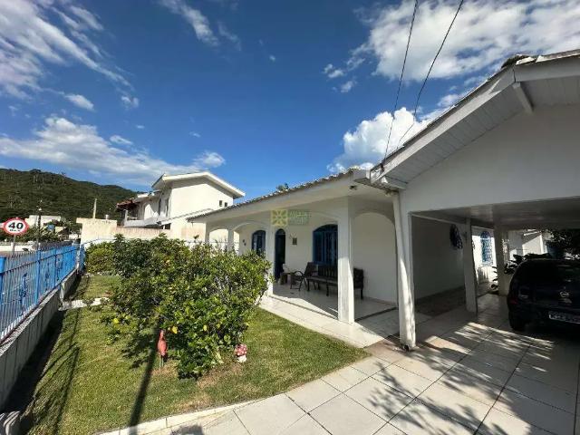 Casa / Sobrado para Venda em Porto Belo/SC Centro 5 Quartos