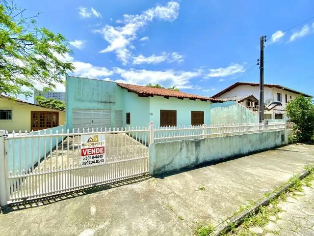 Casa / Sobrado para Venda em Porto Belo/SC Balneário Perequê 3 Quartos