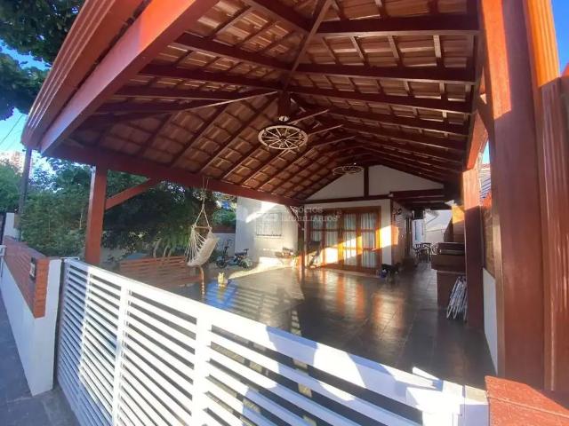Casa / Sobrado para Venda em Porto Belo/SC Balneário Perequê 3 Quartos